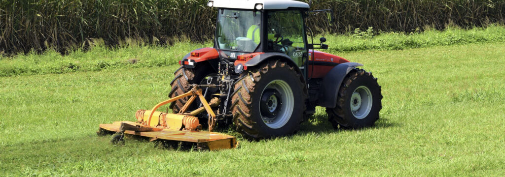Chapeadora de 2.6 a 3.1 m TATU - Saturnia Tractores e Implementos Agrícolas