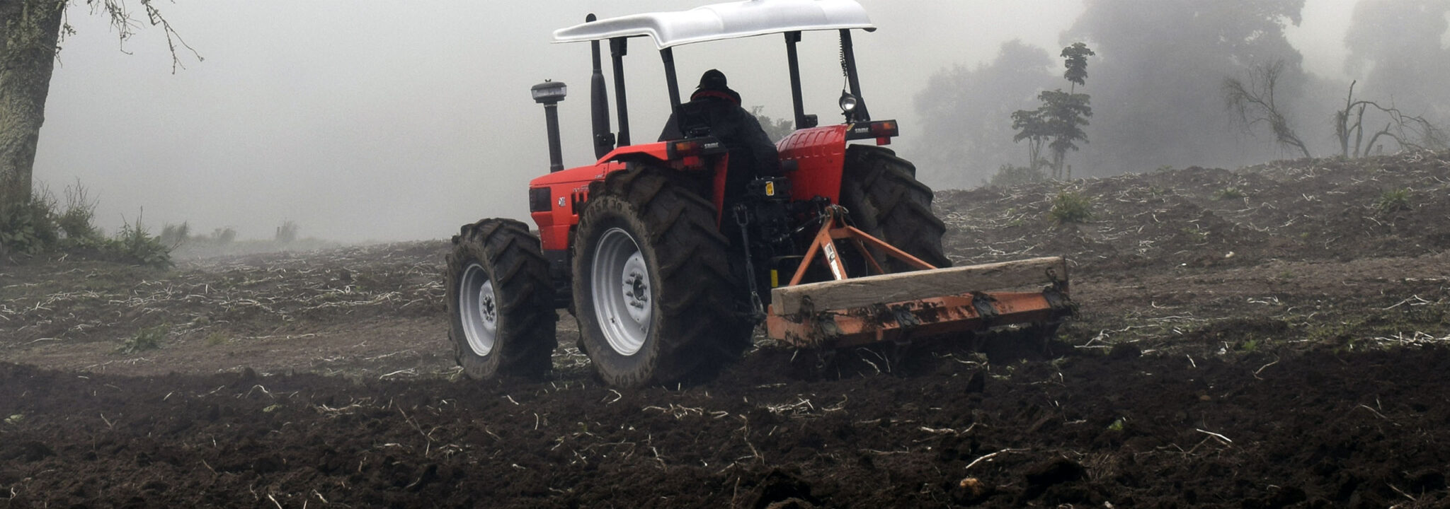 Subsolador TATU - Saturnia Tractores e Implementos Agrícolas
